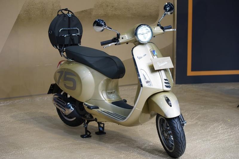 Rayakan Perjalanan Bersejarah, Vespa Luncurkan Primavera dan GTS 75th ...