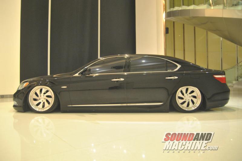 Lexus LS 460 Ini Tampil Menawan dengan Gaya VIP