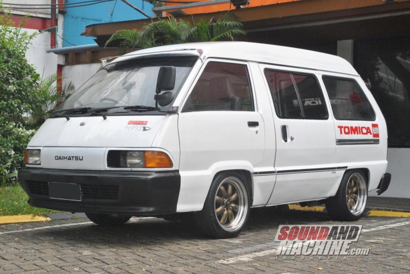 Ini Dia Mobil yang Menarik di Kumpul Kecil Tipis-Tipis Klasik Retro