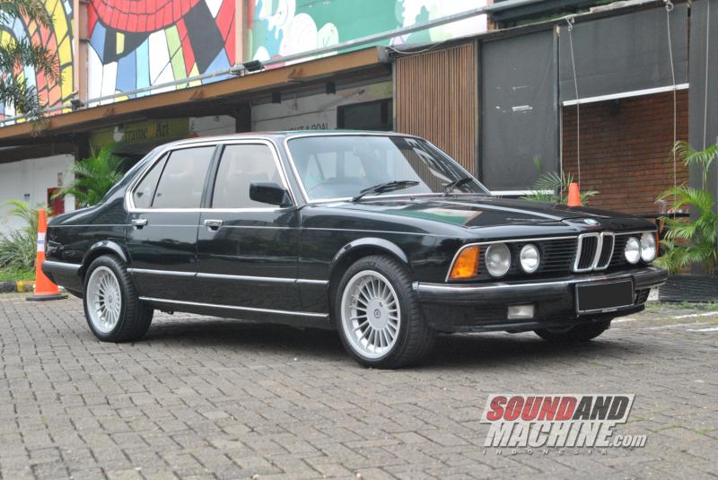 Ini Dia Mobil yang Menarik di Kumpul Kecil Tipis-Tipis Klasik Retro