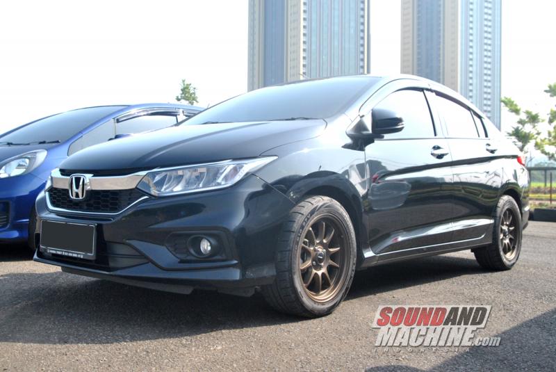 Bisa Buat Inspirasi, Intip Nih Deretan Mobil yang Pakai DNZ Wheels