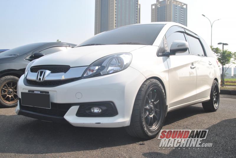 Bisa Buat Inspirasi, Intip Nih Deretan Mobil yang Pakai DNZ Wheels