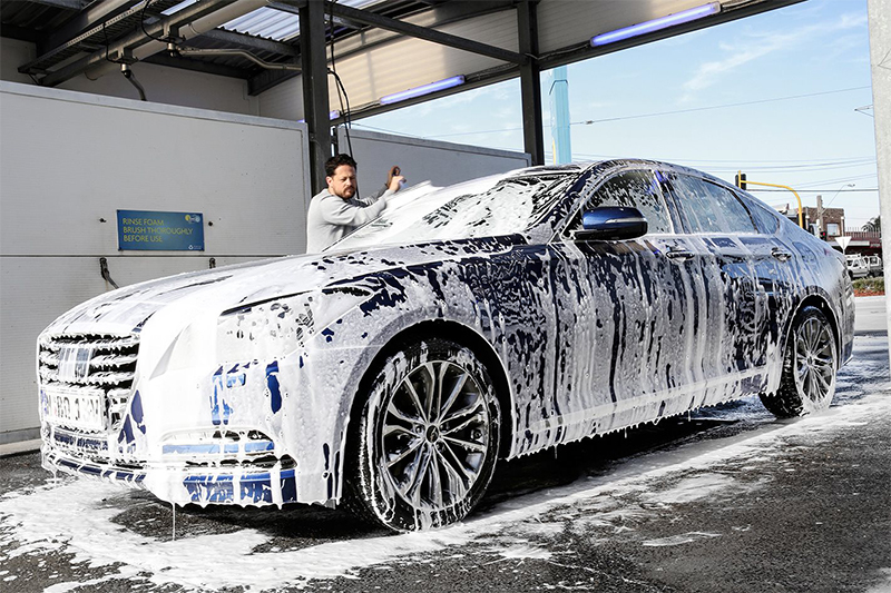 Ini Alasan Mobil Harus Segera Dicuci Setelah Kehujanan