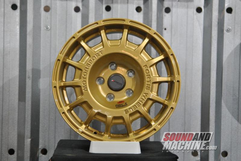 Gandeng Komunitas Rally Look Indonesia, Pako Wheels Eksis di Otobursa ...