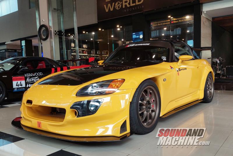 Kompetisi Simulator Mobil Balap Radical di Motovillage, Deretan ...