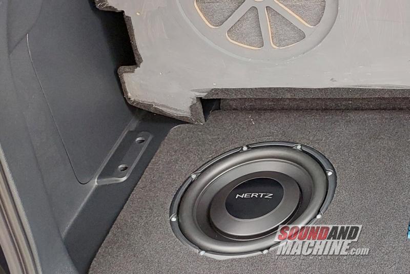 Mau Pasang Subwoofer Hertz MPS 250 di Toyota Kijang Innova Zenix? Ini ...