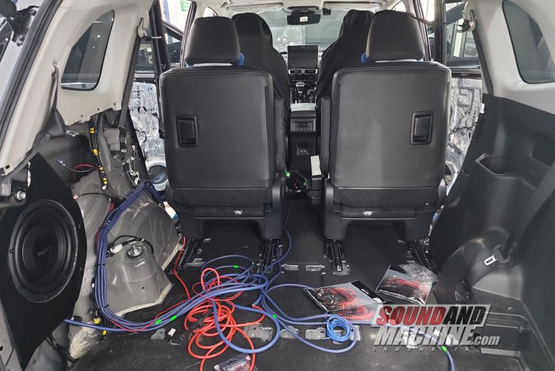 Mau Pasang Subwoofer Hertz MPS 250 di Toyota Kijang Innova Zenix? Ini ...