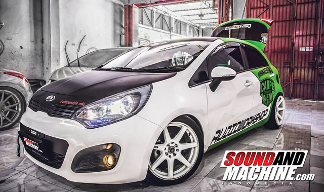 MODIFIKASI AUDIO MOBIL KIA RIO: `CARPE DIEM GET`S LOUD`
