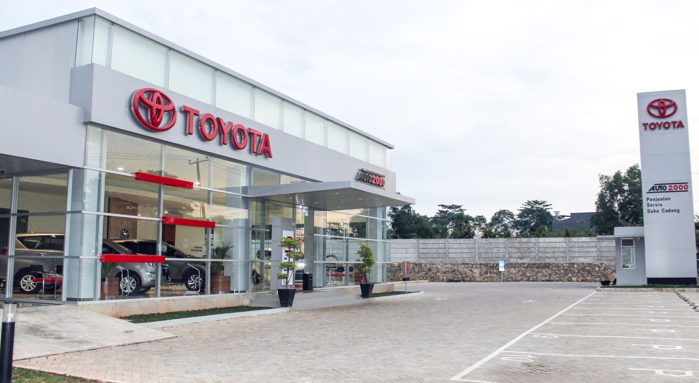 Wow, Beli Toyota Baru di Auto2000 Cukup Bayar Setengah Cicilannya